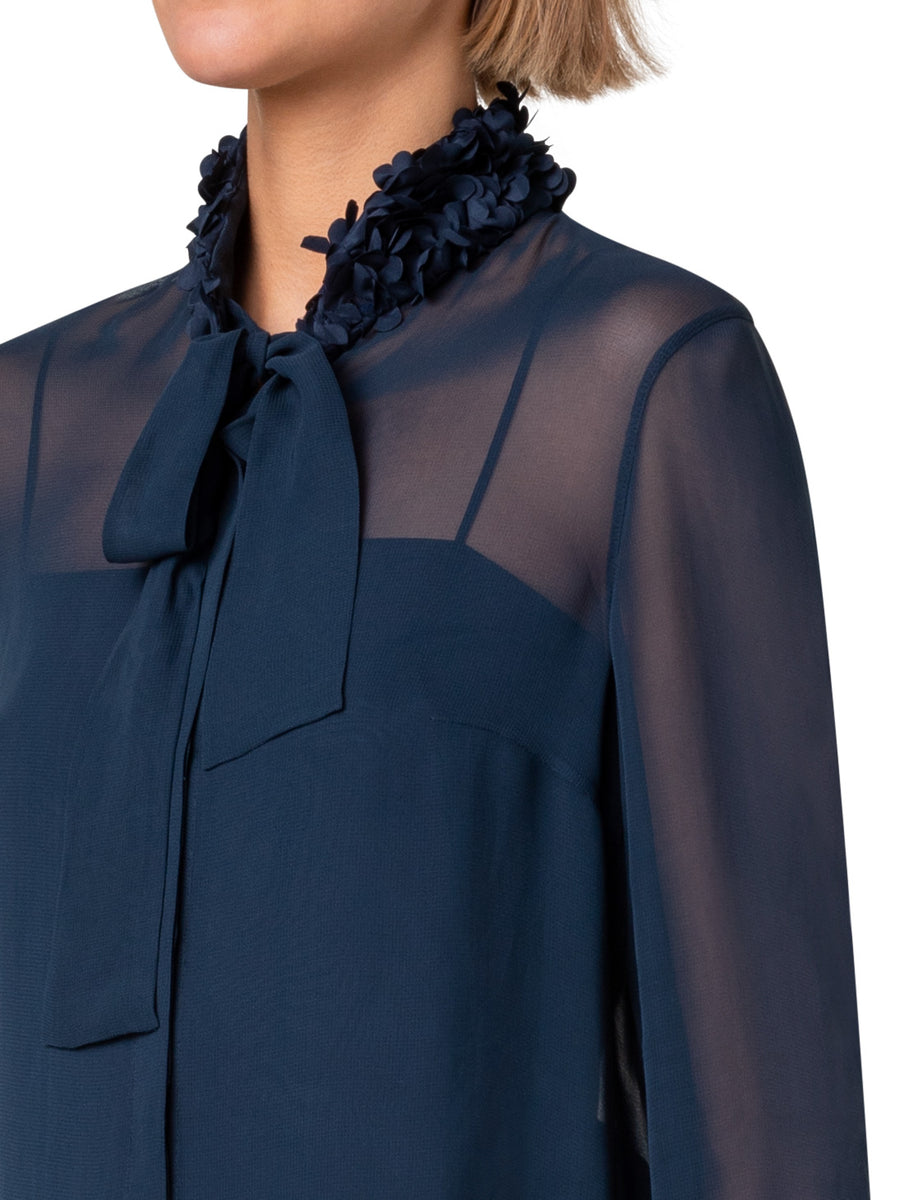 Transparente Bluse mit Schleife und 3D-Lasercut-Flocken